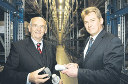 Stabile Verbindung - Seit 75 Jahren: Schrauben von Fuchs und Sanders ...